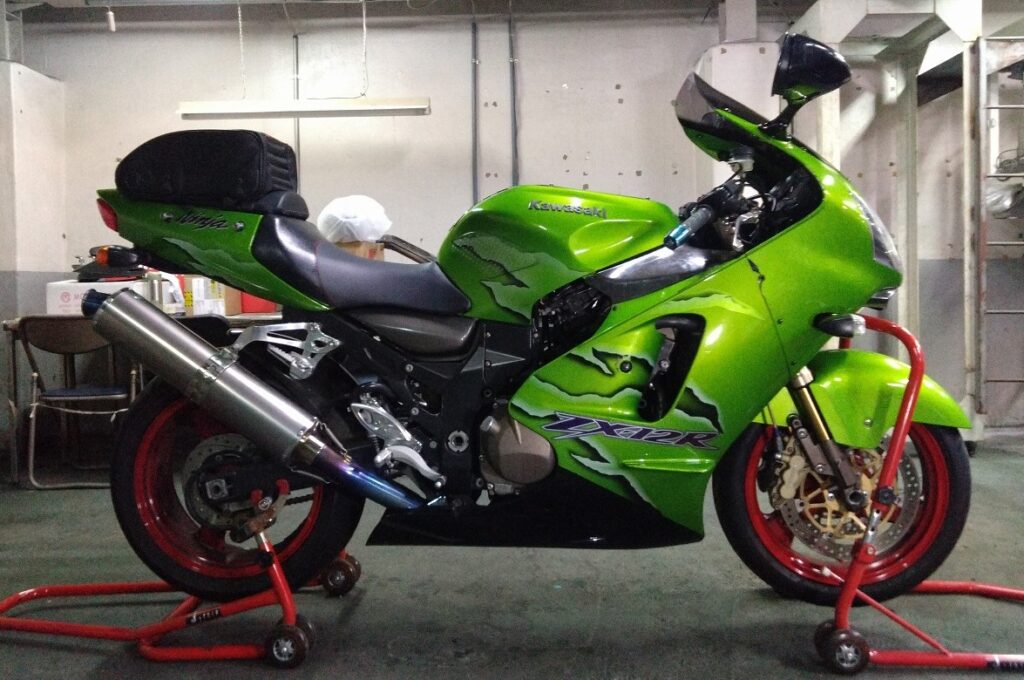Ninja ZX-12R BEET フルエキゾーストマフラーに換装 - D-EVO